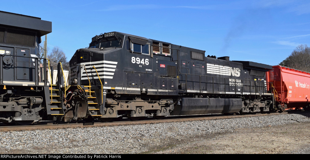 NS 8946 C40-9W trails NS 8133 ES44AC with a manifest west through Mableton Ga ,-21PM 01-10-2015